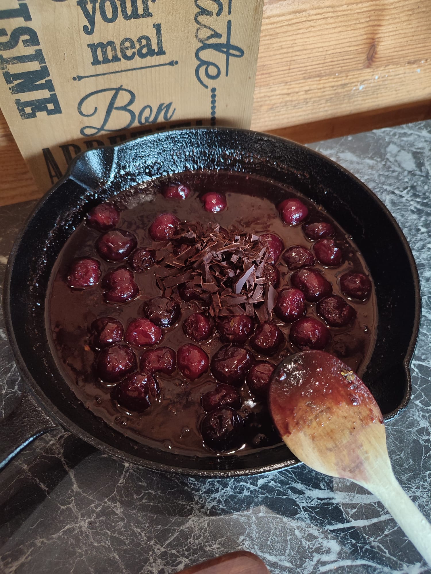 Ossenhaas recept met kersen-chocoladesaus | BBQuality